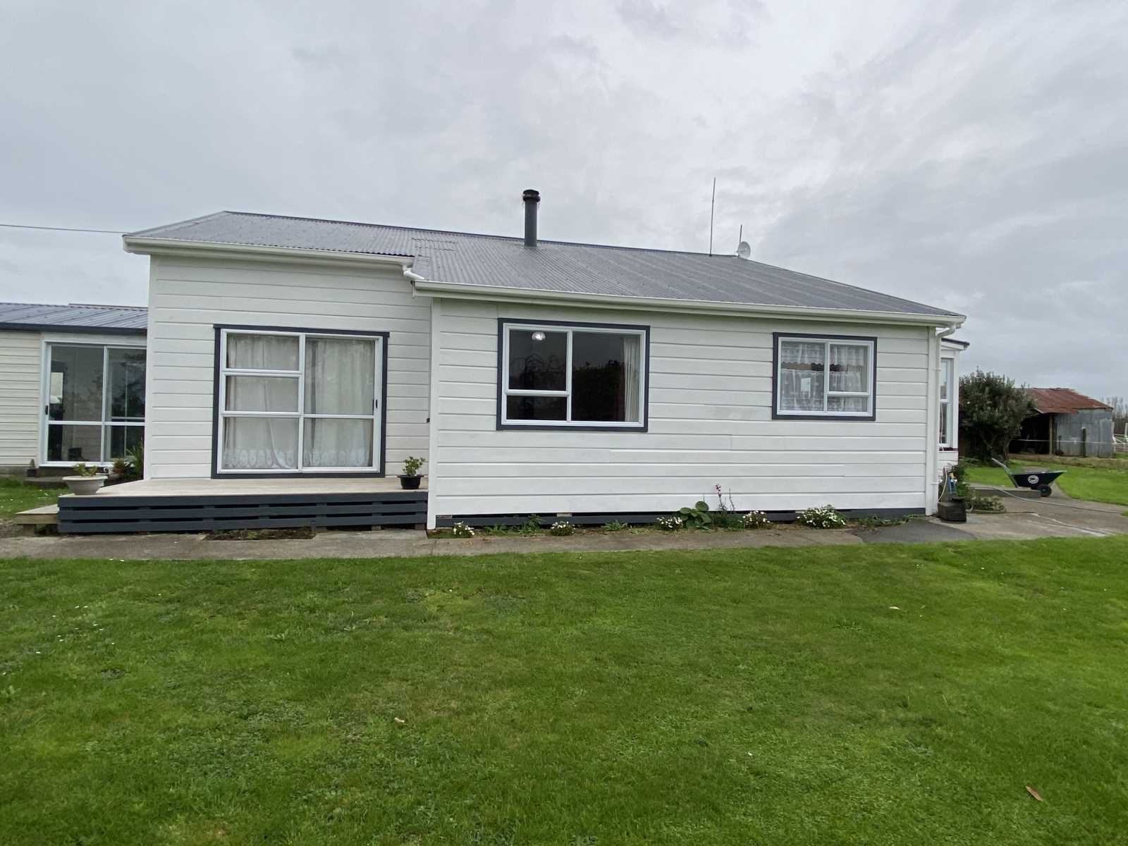 847 East Road, Toko