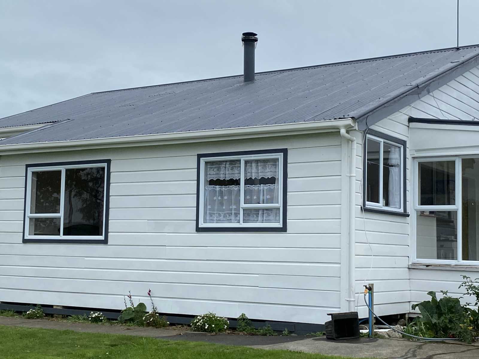 847 East Road, Toko