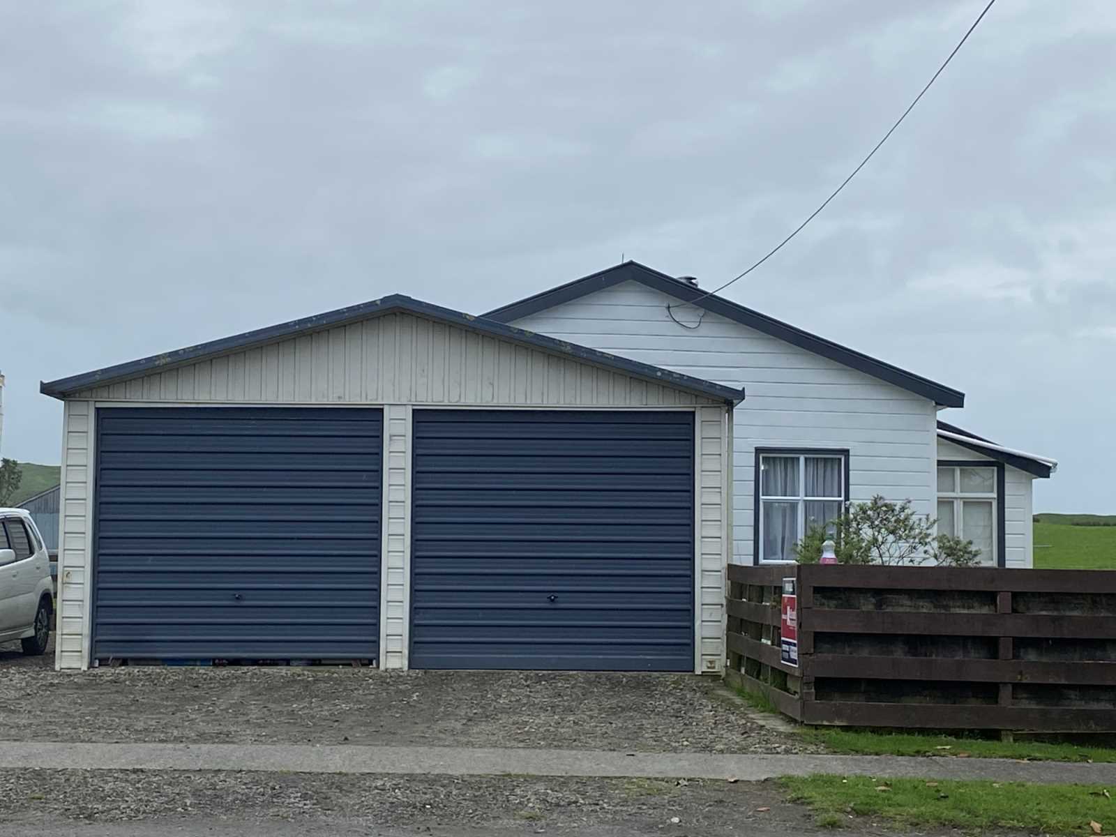 847 East Road, Toko