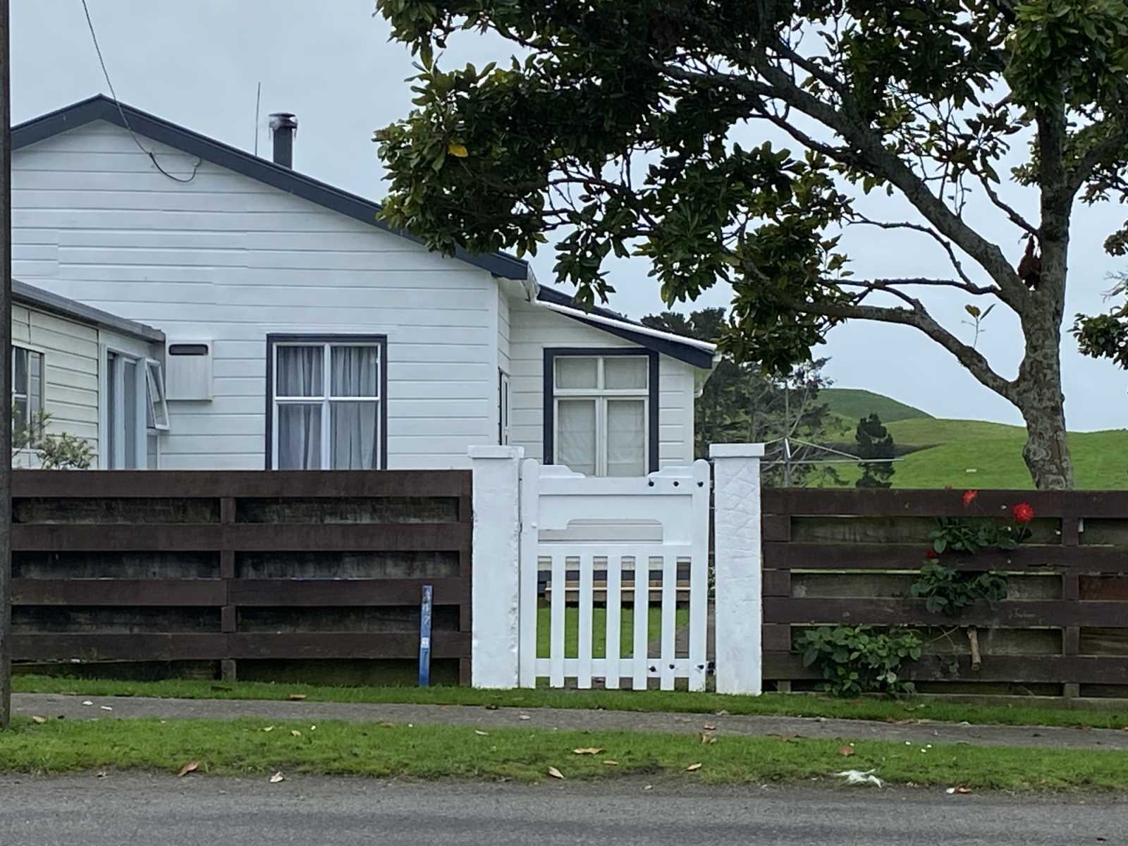 847 East Road, Toko