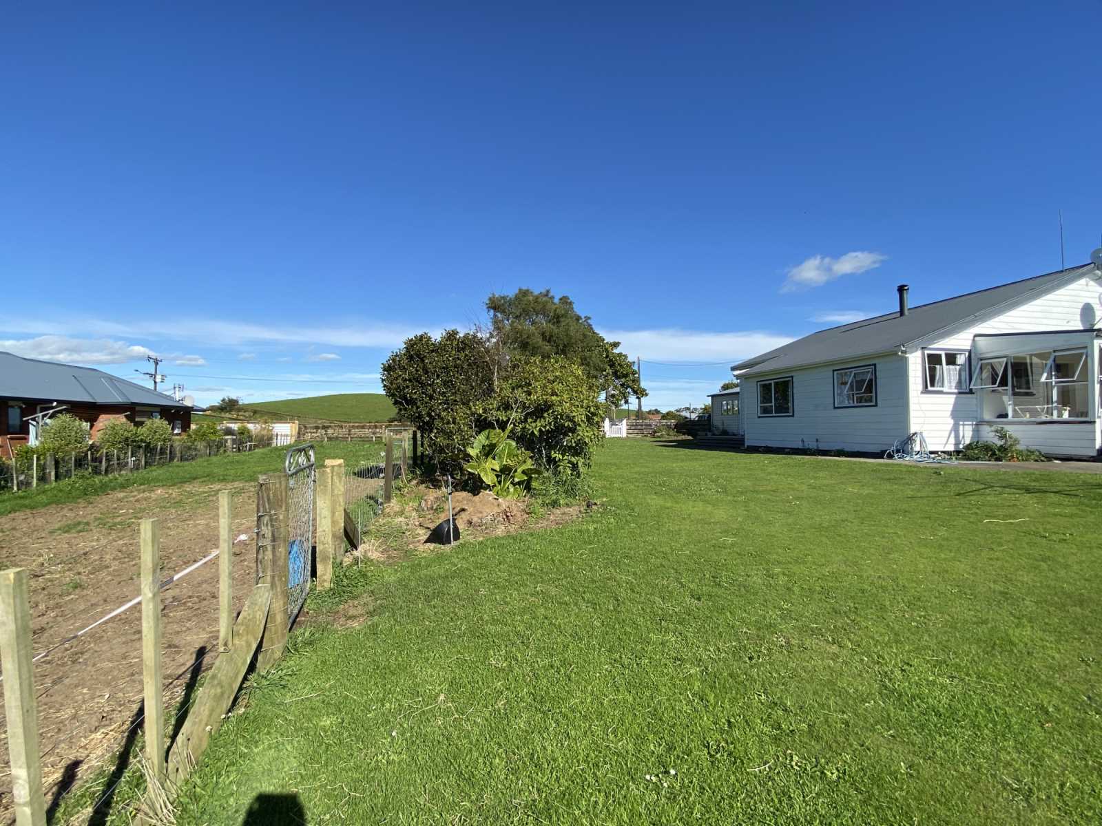 847 East Road, Toko